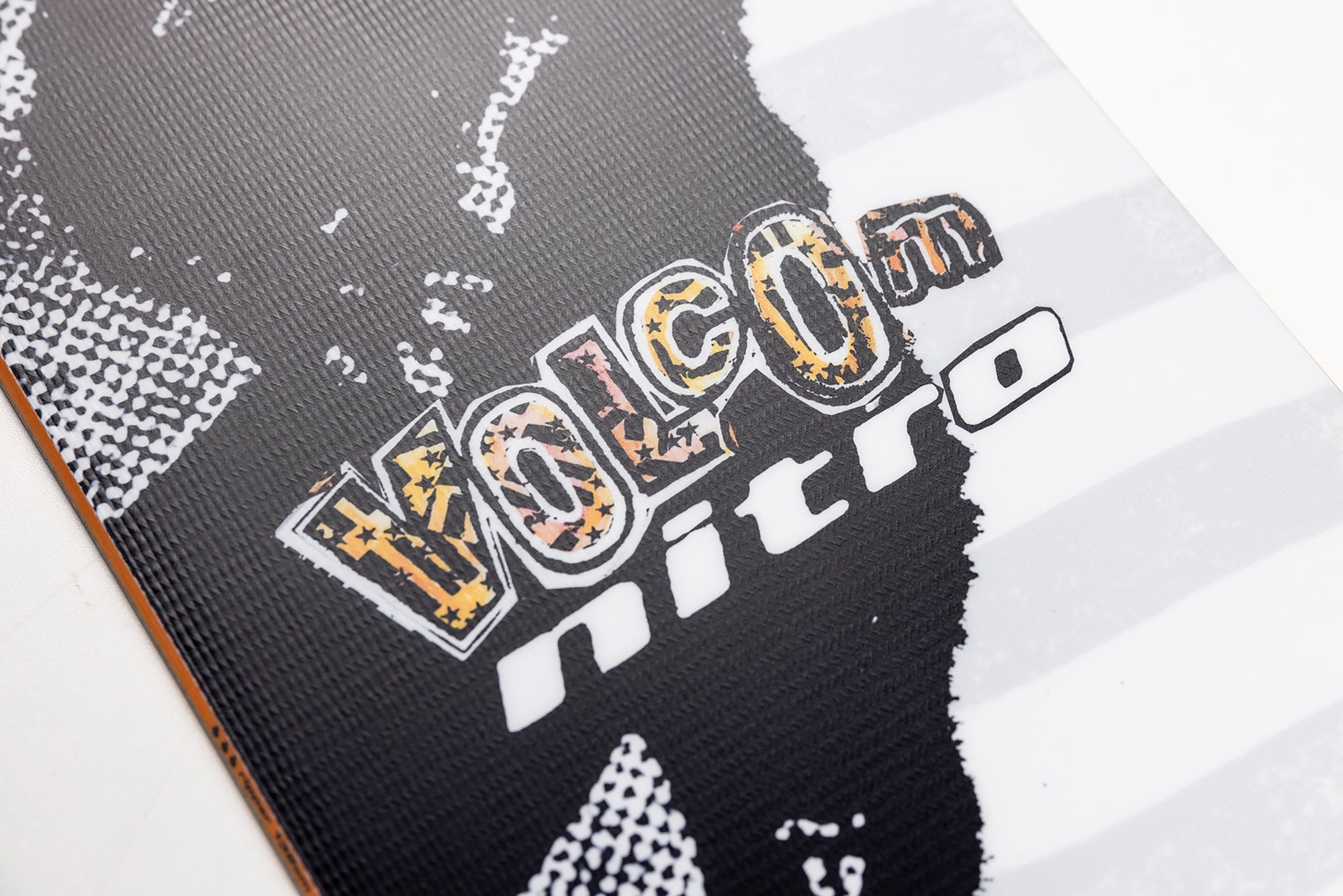 The 2026 Nitro Ripper Kids x Volcom Kids Snowboard - The All-Mountain ...